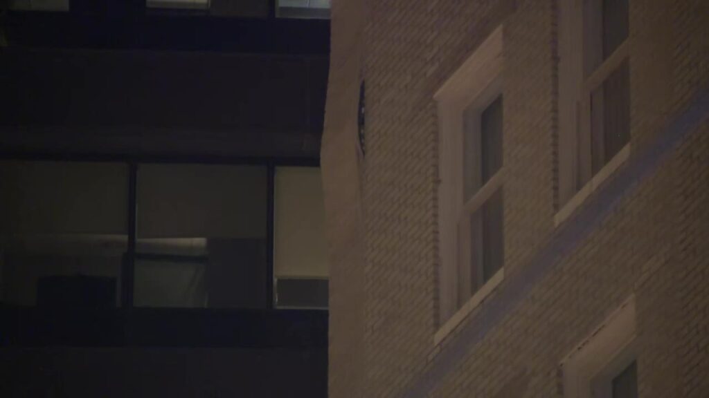Bricks fall from historic downtown Atlanta hotel, forcing road closures ...