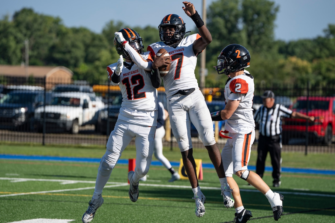 PHOTOS: Clio football dominates Mt. Morris at Vehicle City Gridiron ...