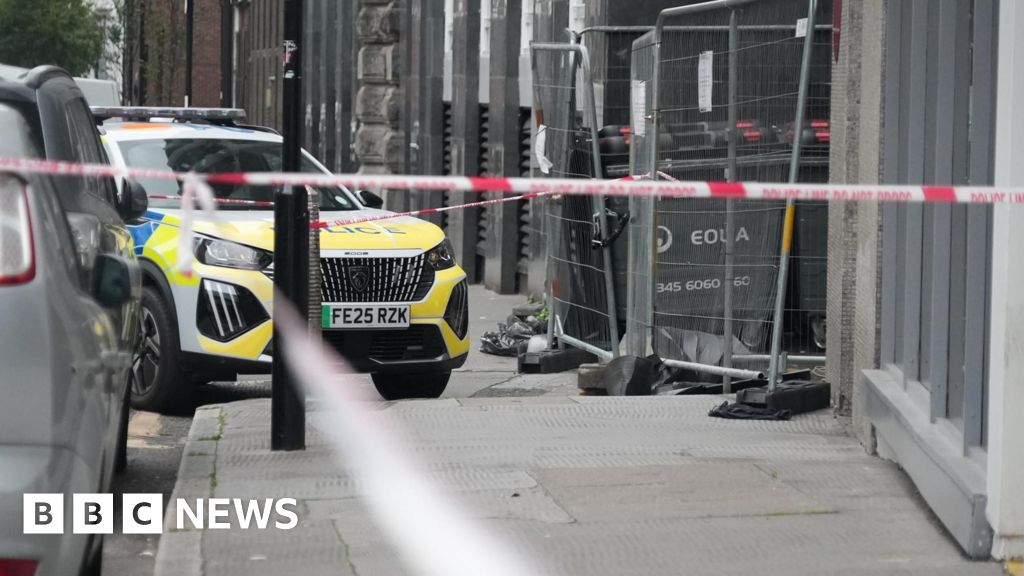 Man arrested after fire at London asylum seekers’ hotel – CONVEN.ORG | HOME