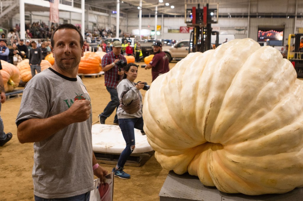 Connecticut man sets new pumpkin record at Topsfield Fair – CONVEN.ORG ...