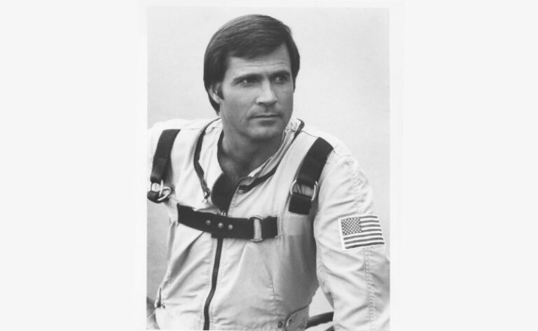 Little Rock Actor Gil Gerard, Best Known for ‘Buck Rogers,’ Dies at 82 ...
