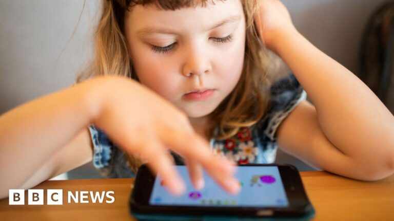High screen time limits vocabulary in toddlers, research finds – CONVEN ...