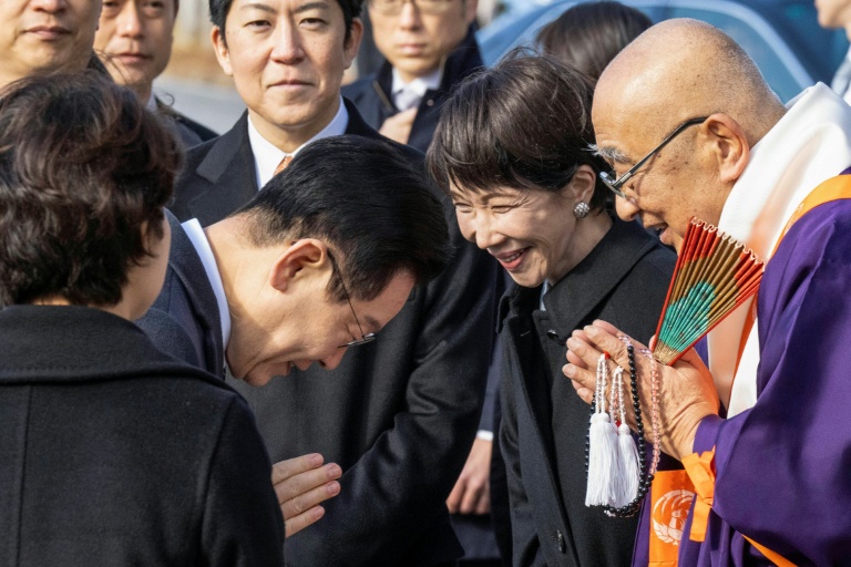 Japan, South Korea leaders drum up viral moment with K-pop jam – CONVEN ...