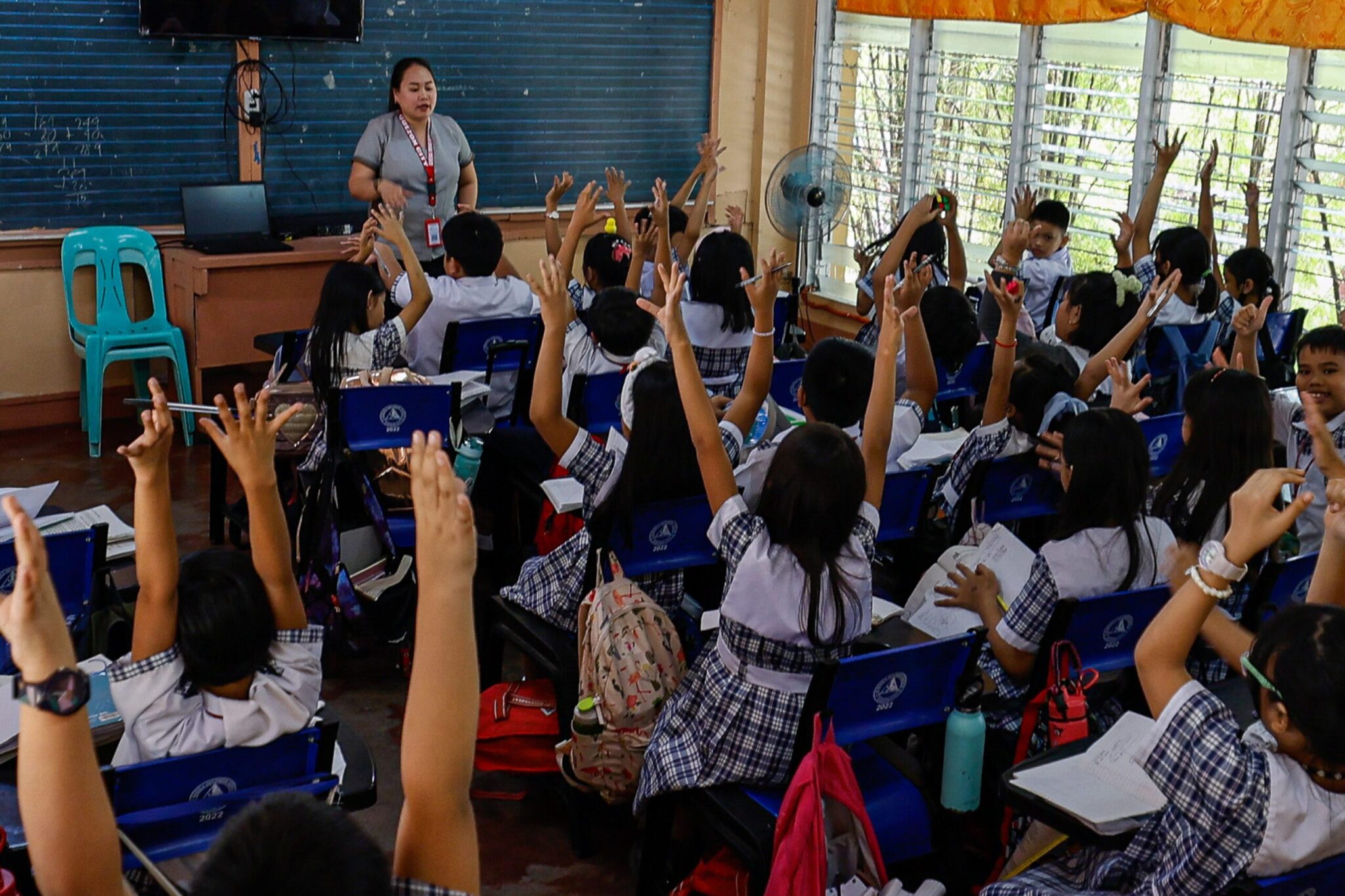 What are the concerns about DepEd’s proposed trimester school year ...