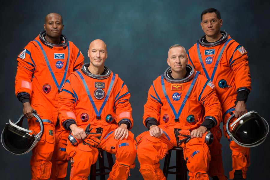 NASA unveils Artemis III astronauts to test technology for a future ...